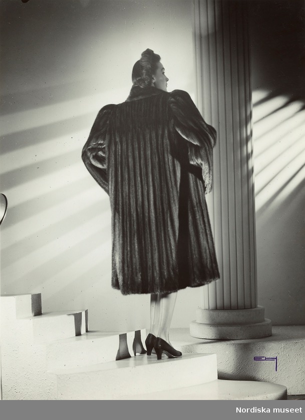 Hjördis Genberg, fashion model, 1943-1944 – Hjördis Genberg Niven