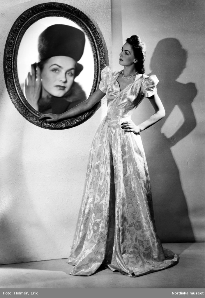 Hjördis Genberg, fashion model, 1943-1944 – Hjördis Genberg Niven