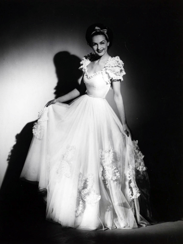 Hjördis Genberg, fashion model, 1943-1944 – Hjördis Genberg Niven