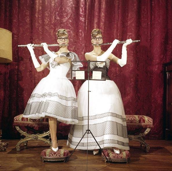 Pia and Mia Genberg in Paris, 1961 – Hjördis Genberg Niven